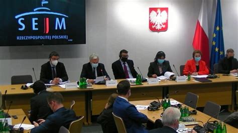 Fundusz Odbudowy Środki dla Polski i Węgier nie w tym roku Wprost