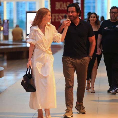 Marina Ruy Barbosa é flagrada em momento romântico o namorado veja