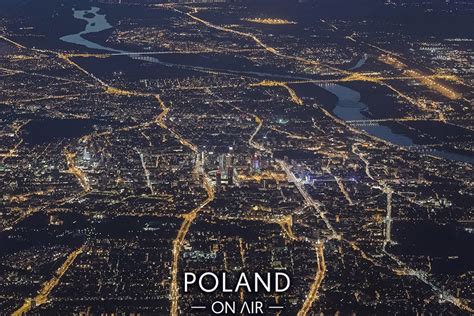 Warszawa nocą z lotu ptaka widziana 3km nad ziemią fotoobraz z kolekcji
