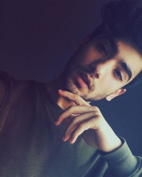 Best Selfie Poses For Guys To Copy Right Now Fashion Hombre