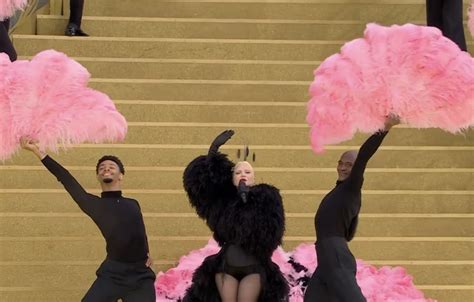 L Omaggio Al Mondo Del Cabaret Di Lady Gaga Alla Cerimonia D Apertura