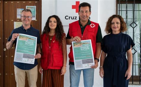 Cruz Roja Española organiza una jornada de limpieza en la playa de