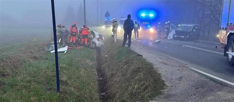 Jaroszowice Czołowe zderzenie dwóch osobówek na DK 28 Cztery osoby