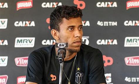 Marcos Rocha tem lesão confirmada e desfalca Atlético MG em clássico