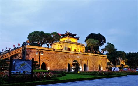 90 phút đi tour đêm Hoàng thành Thăng Long Chạm mặt cung nữ thăm