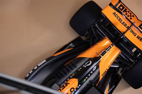 Así luce el nuevo coche de Norris y Piastri el McLaren MCL38 Foto 12