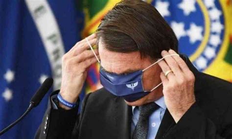 Bolsonaro Como posso aceitar o cartão vacinal se eu não tomei vacina