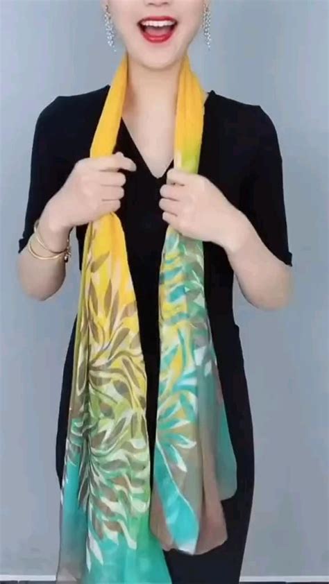 Pin by Leticia Letty Pérez on pañoletas in 2024 How to wear a scarf