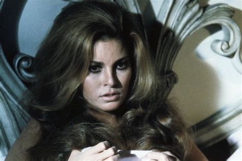Raquel Welch in Myra Breckinridge 1970 Актрисы Бикини