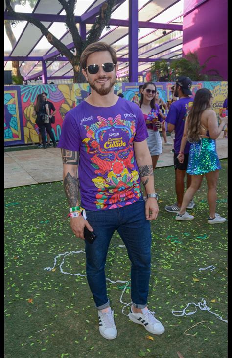 Foto Carnaval 2024 Felipe Becari Ex De Carla Diaz Curte A Folia