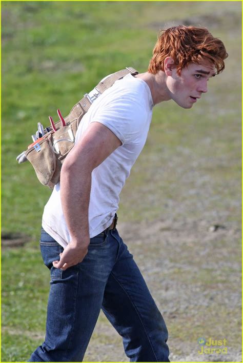 KJ Apa Goes Shirtless On Riverdale Set See The Pics Photo 949845