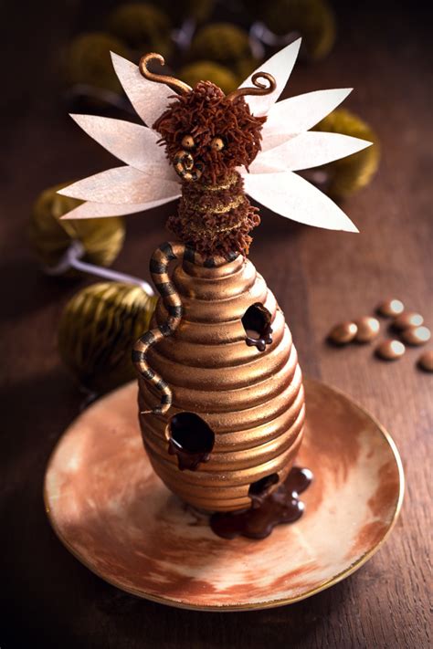 La reine des abeilles Bzzzz Qui a volé les tartes