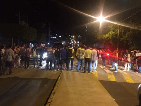 Estudantes fecham a Ceará em protesto contra carga horária de aulas on