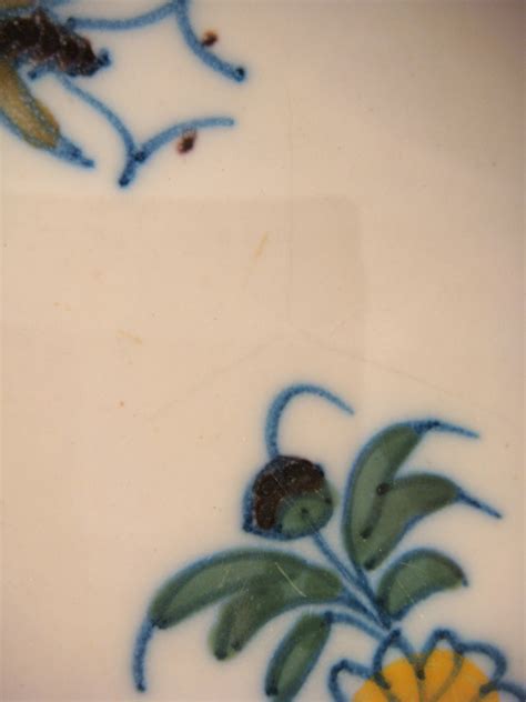 Anciennes Assiettes en faience de Moustiers Olerys décor de Grotesques