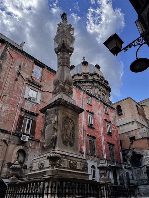 L Obelisco Di San Gennaro E La Cupola Della Cappella Di San Gennaro