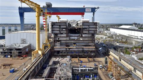 Le gouvernement renonce à nationaliser les chantiers navals de Saint