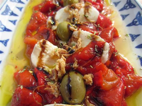 Deliciosa Gula ENSALADA DE PIMIENTOS ASADOS CON MOZZARELLA Y CEBOLLA