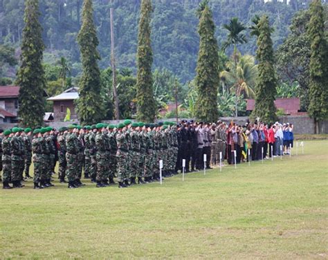 Pj Sekda Papua Tengah Valentinus Sudarjanto Sumito Pimpin Upacara Hari