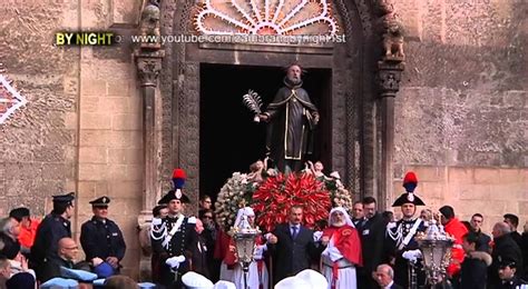 San Ciro Grottaglie Il Santo Portato In Processione Youtube