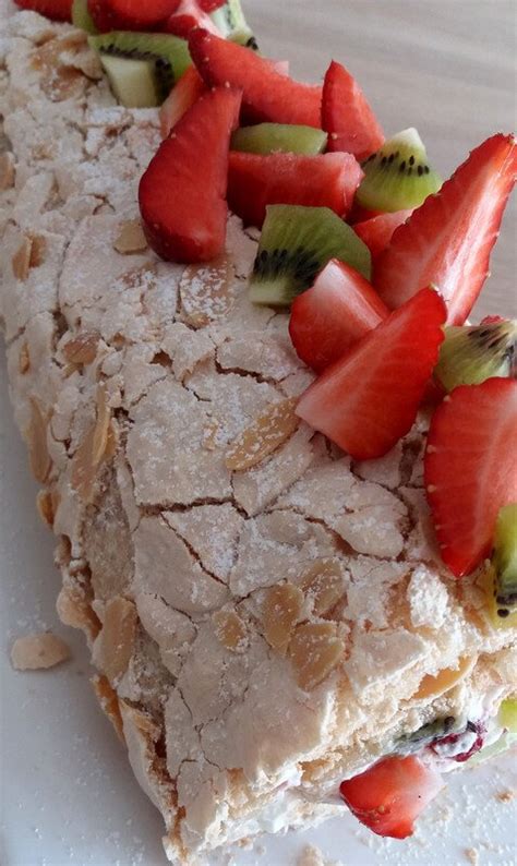 Roulé meringué croustillant aux fraises et kiwi scrap miam