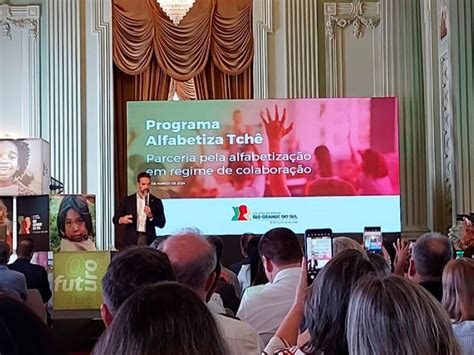 Secretaria de Educação de Arroio do Padre participa do lançamento do