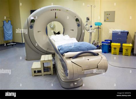 Mri Machine Hi Res Stock Photography And Images Alamy