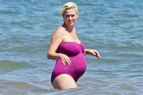 Pregnant Katy Perry Rocks Swimsuit Reveals Baby Girl S Nickname