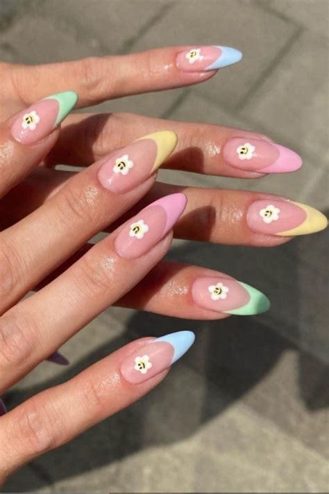 Trendy Almond Shaped Nail Art For Summer Nails
