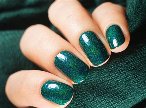 Forest Green Nails How To Wear This Deep Shade According To The Latest