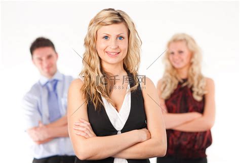 交叉双臂的女性商界女强人高清摄影大图 千库网