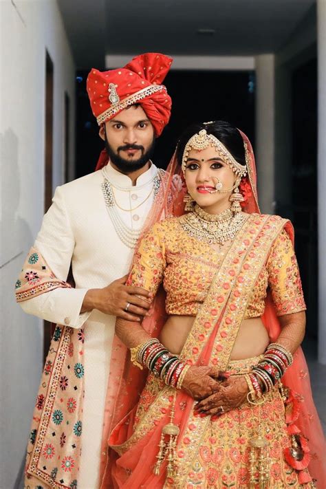 Pin By Thessa On Indian Wedding Indian Bride Photography Poses