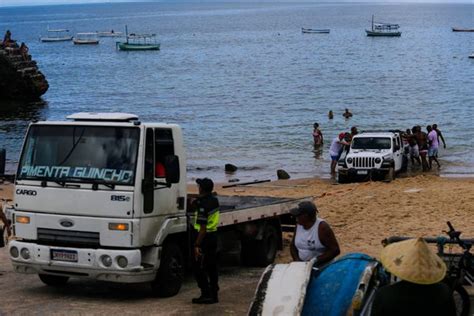 Jornal Correio Carro Atola No Porto Da Barra Ao Tentar Puxar Jet Ski