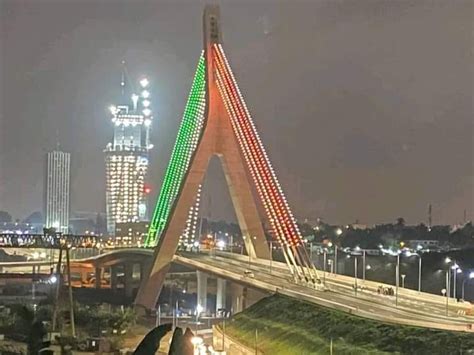 Le Président Alassane Ouattara ouvre le pont de Cocody à la circulation