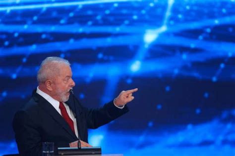 Lula segue 44 das intenções de voto mostra Ipec