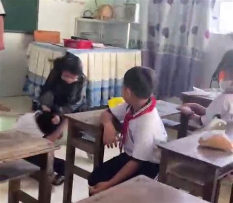 Bạc Liêu Xôn xao clip 2 học sinh đánh bạn tại lớp