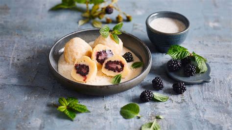Brombeer Quarkknödel mit Vanillesauce Rezept tegut