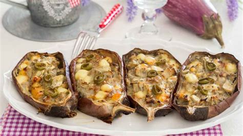 Aubergines farcies à la viande hachée et aux olives savoureuses