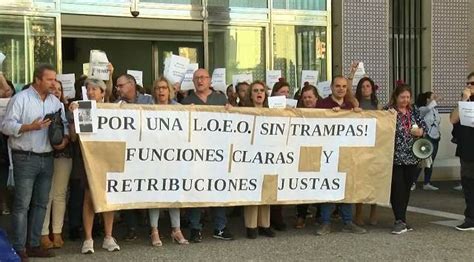 Los Funcionarios De Justicia Inician Una Huelga Indefinida Para Exigir