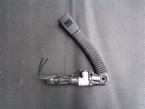 BMW E60 E61 NAPINACZ PASA LEWY PRZÓD 7065847 7065847 za 150 zł z RADOM