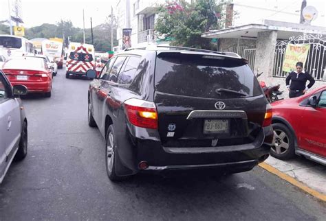 Conductor De Una Camioneta Arrolla A Mujer Que Cruzaba La Calle En Veracruz
