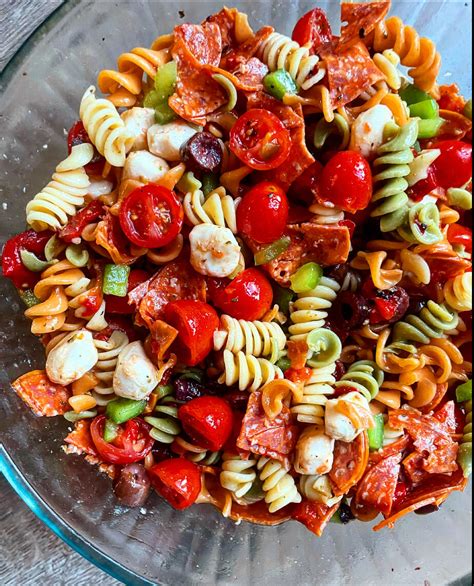 Tutustu Imagen Pasta Salad With Pepperoni Abzlocal Fi