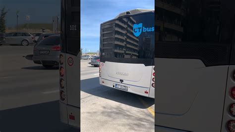 Autobuzul ISUZU Citiport 101 sosind la Pavilionul Expozițional pe