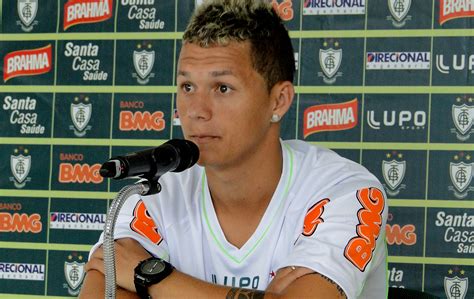 ABC confirma empréstimo de lateral direito Patrick ex América MG