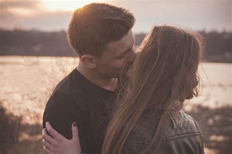 12 Tipos De Besos Y Su Significado Descubre Sus Componentes