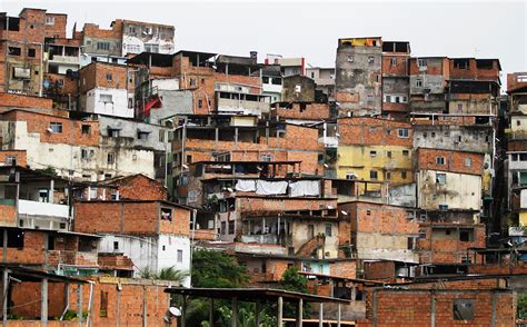 Jornal Correio Bahia tem o 3 maior número de casas em favelas do