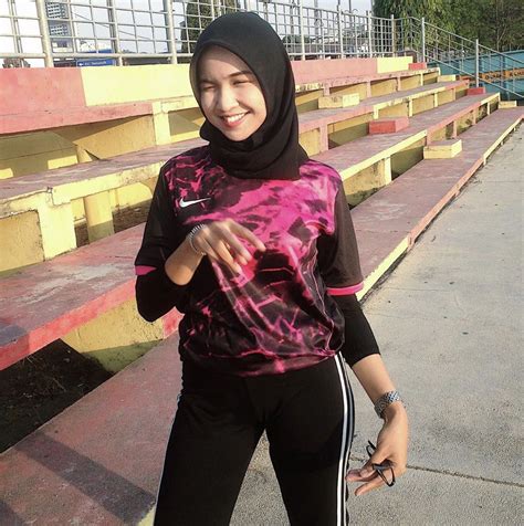 Awek Tudung Seluar Ketat Trains Times