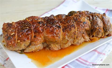 Friptură fragedă de miel umplută cu usturoi ardei copți și brânză feta