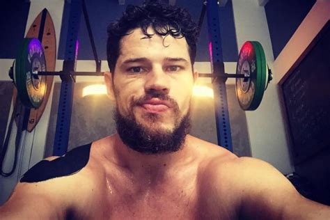Relembre 11 Famosos Que Tiveram Nudes Vazados Na Web