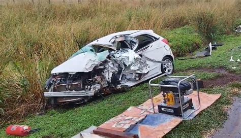 Mulher Morre Ap S Bater Carro De Frente Caminh O Em Dourados