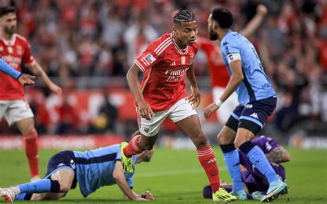 David Neres dá show e Benfica goleia o VizelaJogada 10 Últimas